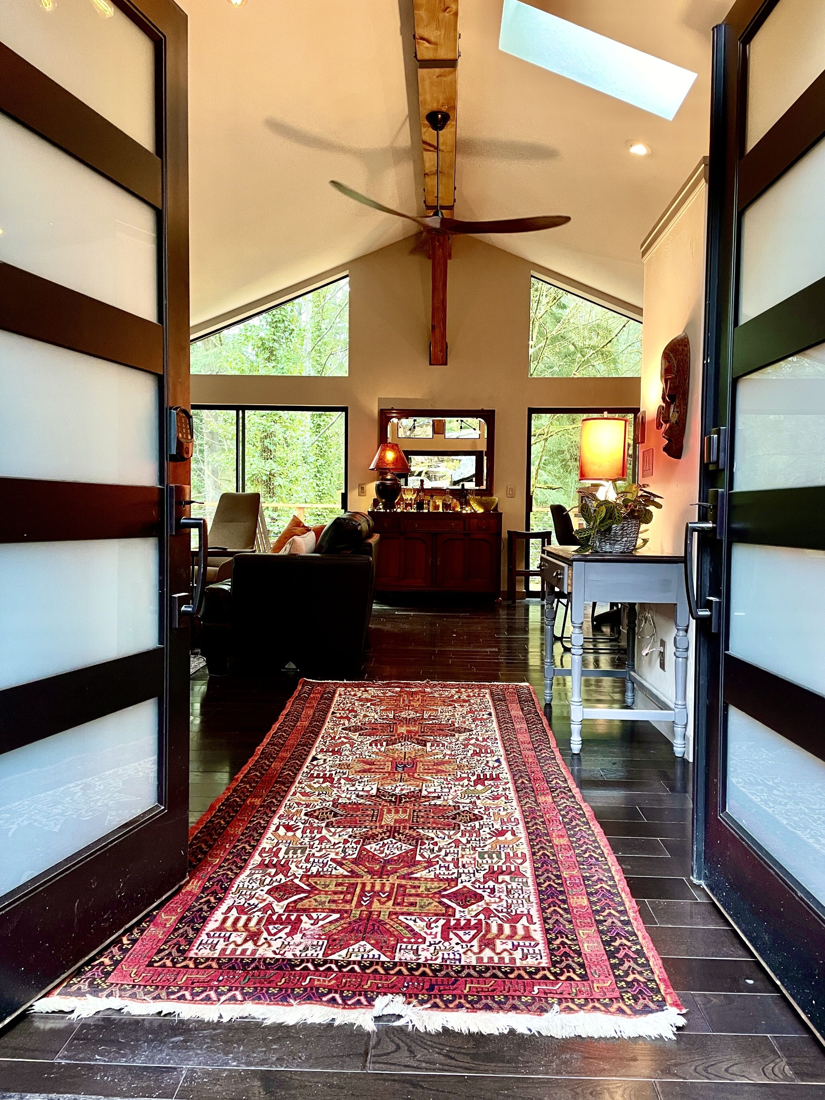 Secluded Tree House Chalet - Issaquah, WA