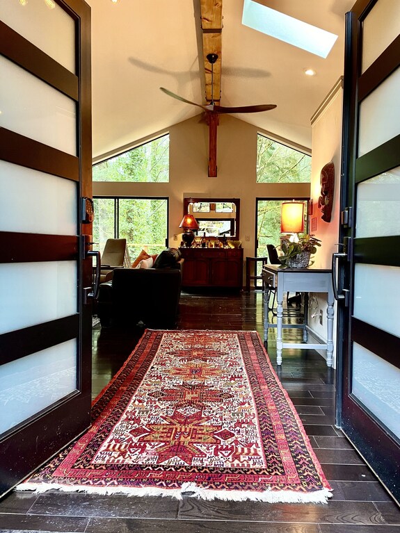 Secluded Tree House Chalet - Redmond, WA