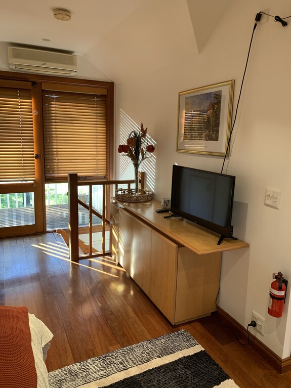 Fully Contained Private Loft, With Scenic Views From Patio - Branxton