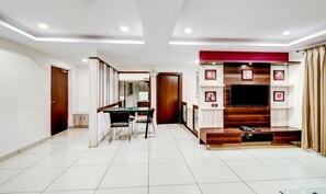 Quarto Premium | Sala de estar | Televisor