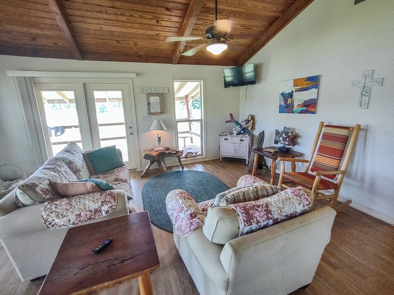 Mermaid Lake House - Arcridgeranchresort.com - Van, TX