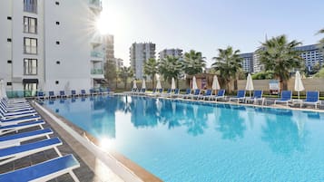 Piscina exterior sazonal