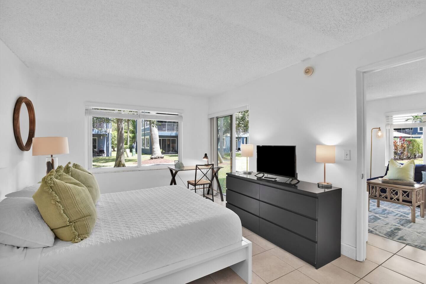 260b - Boca Retreat W/ Pool, Parking, Near Evert Tennis & Shops - Boca Raton, FL