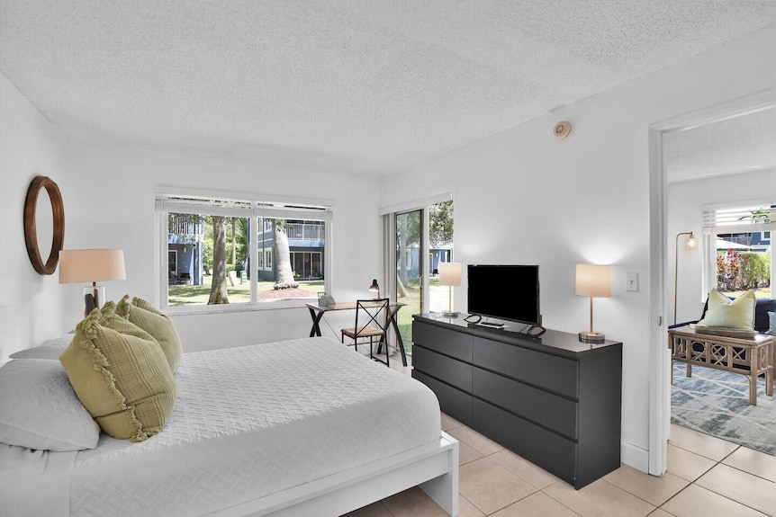 260b - Boca Retreat W/ Pool, Parking, Near Evert Tennis & Shops - Boca Raton, FL