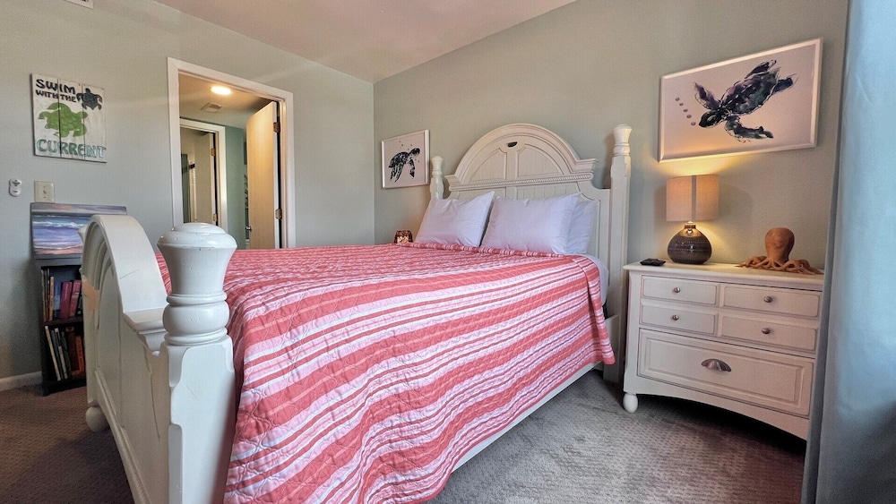 Oceanview Surf Condo 517 With Pool & Beach Access - Sea Haven Beach, NC