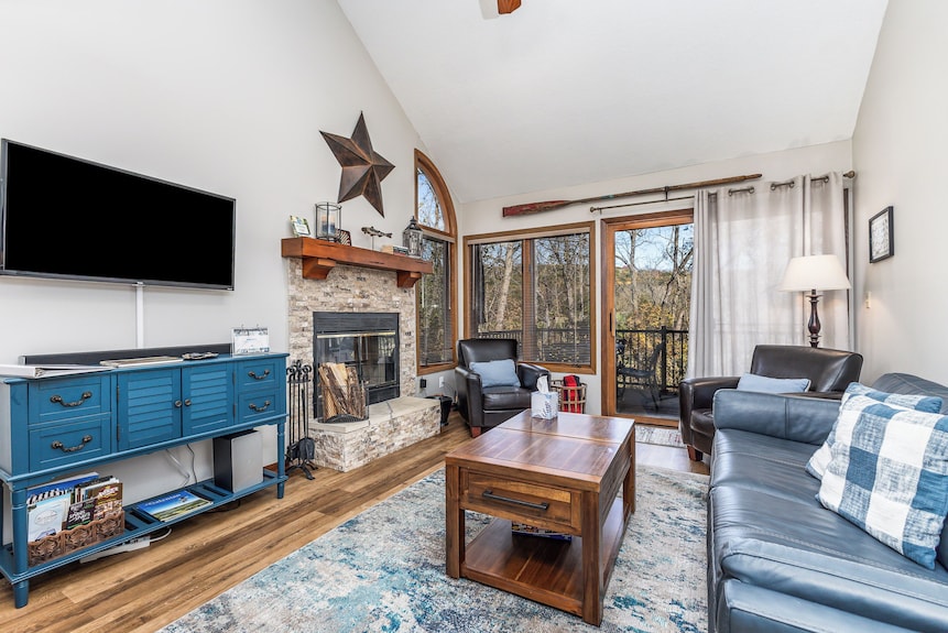 Creekwood Haven - Quiet 2 Br, Fireplace W/access 2 Owner's Club/pools - Bellevue, IA