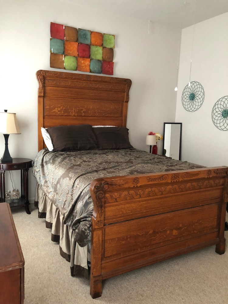 700 Douglas Ave, Close To Main Street, Garage! - Ames, IA
