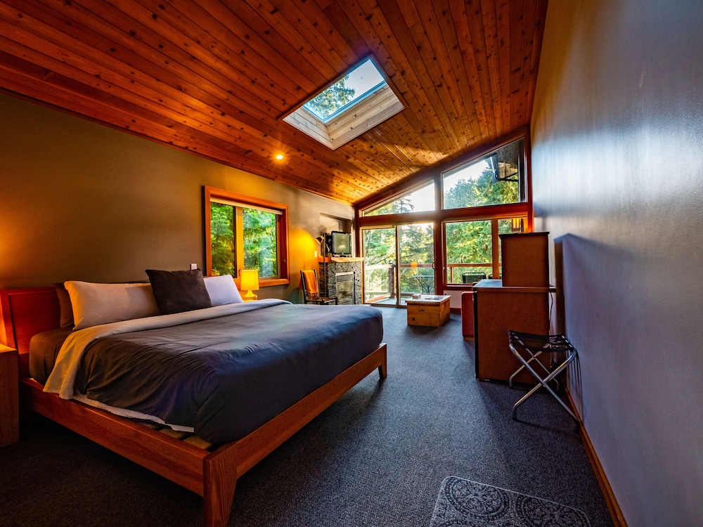 The Cabins - 1 Bedroom Rain Forest - Deluxe Lodge Suites! - Ucluelet