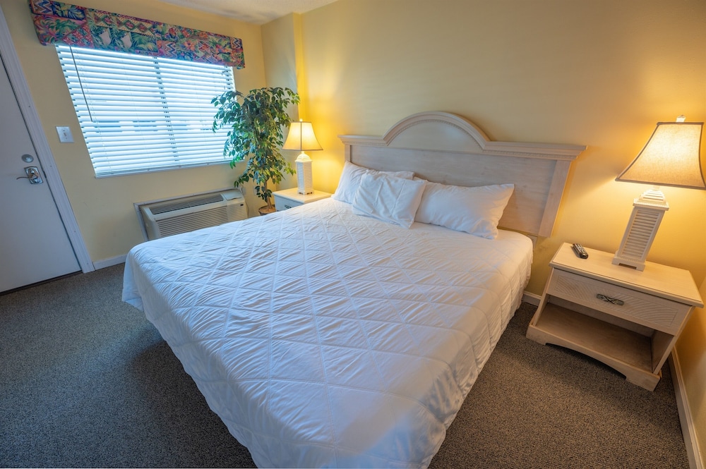 New, Honeymoon King Suite Bluewater Resort, Views! - Myrtle Beach, SC
