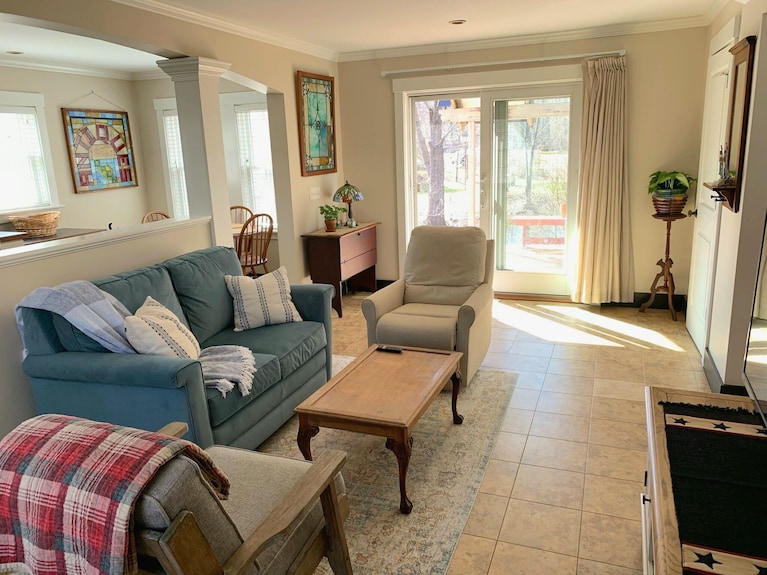 Coastal Farm Cottage *Book 7 Days Receive $100 Gift Card* - Rhode Island