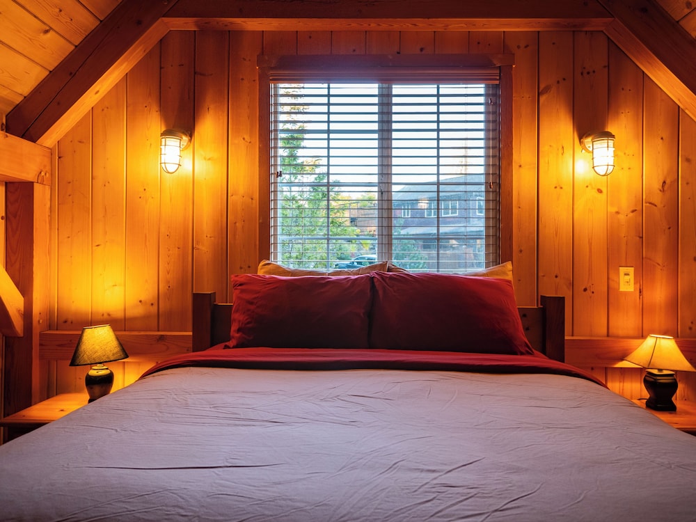 The Cabins - 2 Bedroom - Rainforest Starboard Side! - Ucluelet