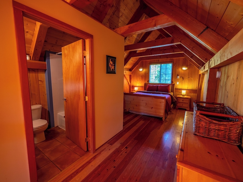 The Cabins - 2 Bedroom - Rainforest Portside Side! - Vancouver Island
