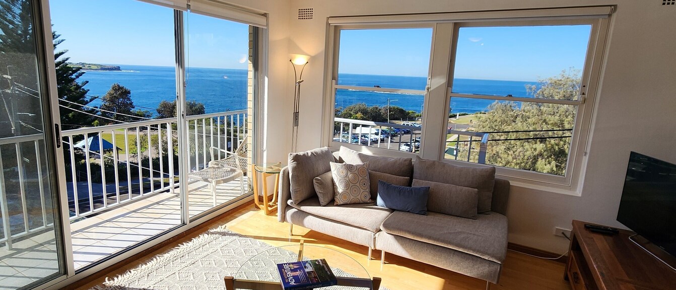 Watch The Sunrise Over Coogee | 2 Bedrooms + Garage - North Shore