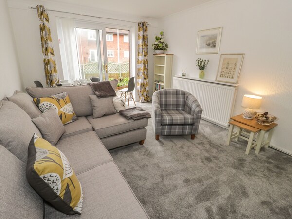 40 Lloyd Street West, Family Friendly, With A Garden In Llandudno - Llandudno