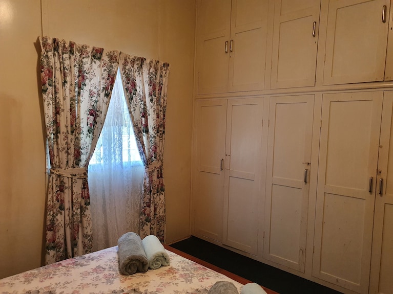 Meyenburg House, Kayed Queen Room With Shared Bathroom - Queensland