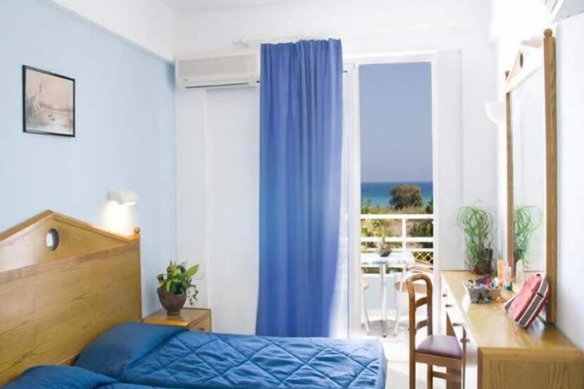 Quarto casal ou duplo standard | Quartos à prova de som, berços grátis, camas extras/dobráveis