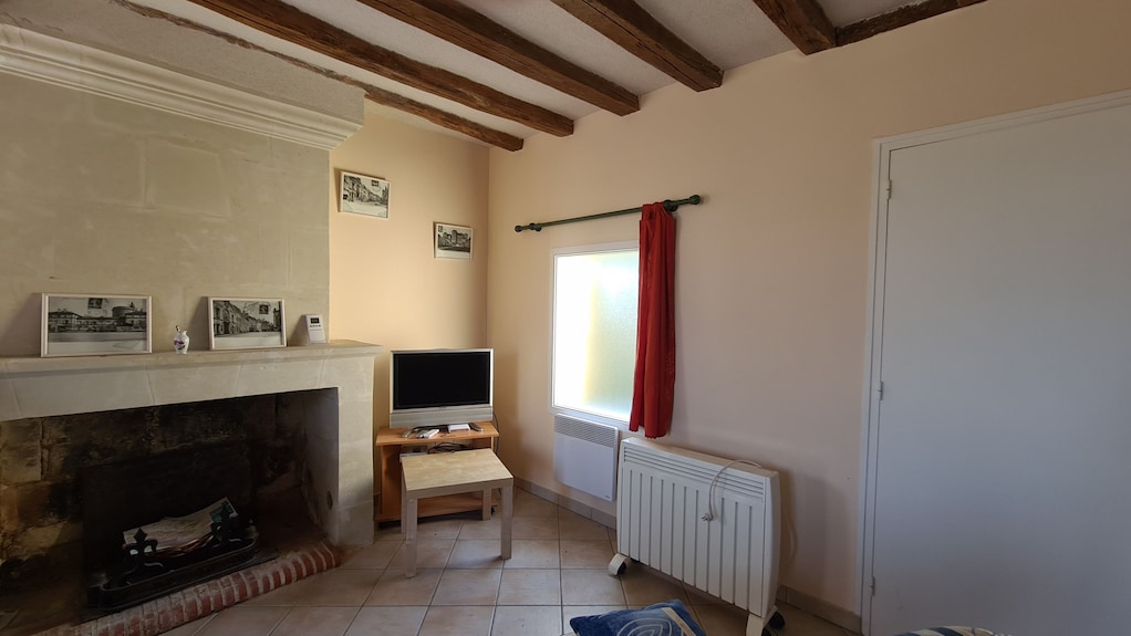 Charming Independent Tuffeau House - Maine-et-Loire