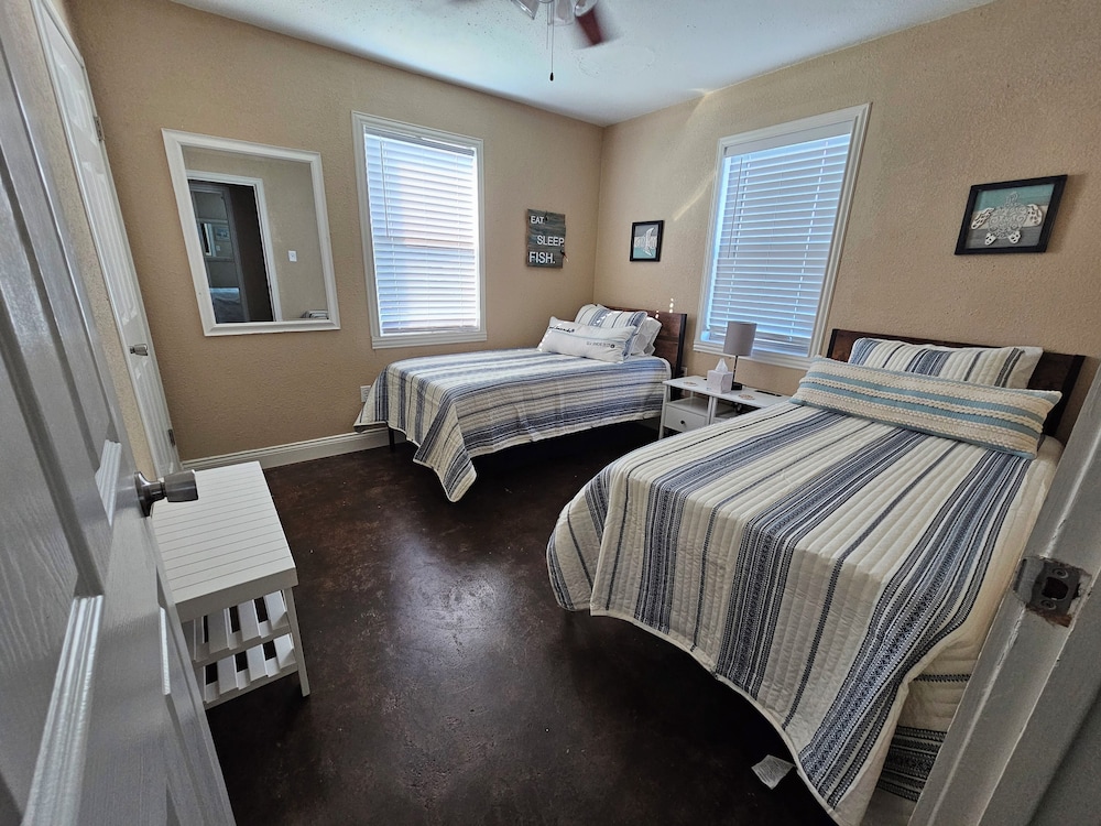 Monroe Bungalow - Port O'connor - Port O'Connor, TX