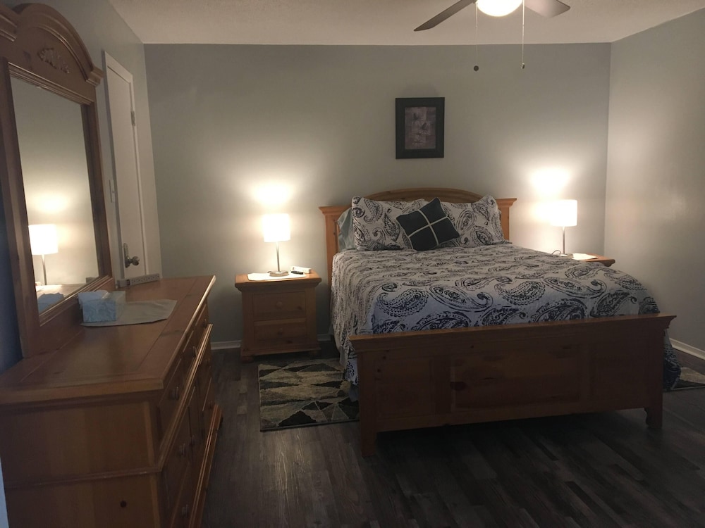 Cozy Modern 1 Bed 1 Bath Next To Park! - Van, TX
