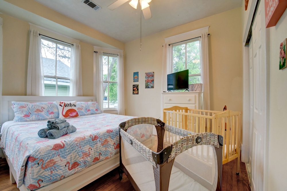 ✯Island Pride Bungalow✯ King Beds Near Beach! - Seawall Boulevard, TX