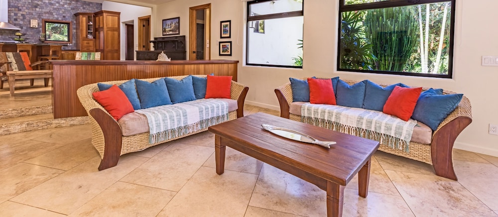 Indulge, Just Steps To Pristine Beaches, Restaurants & Shopping. - Kihei, HI