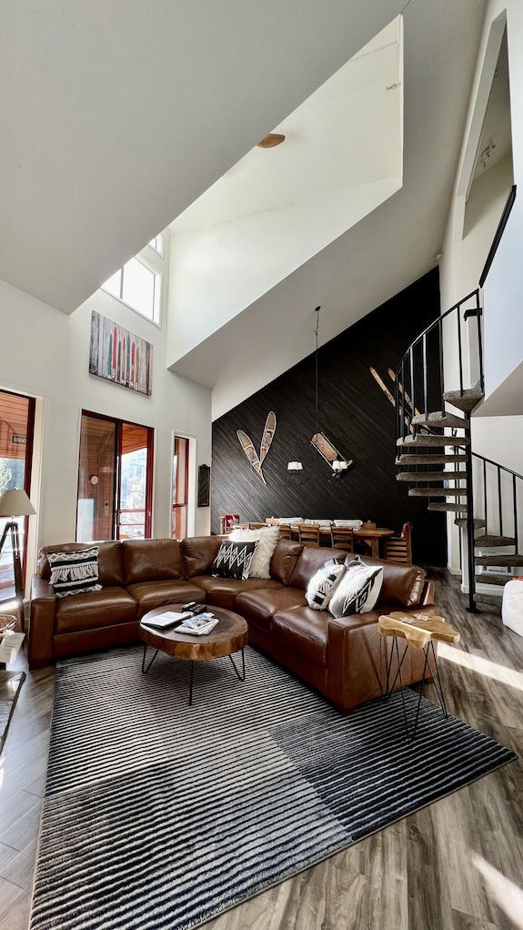 "The Eagles View", Steps From Chair 15, Spacious 3 Br, Plus Loft, 2 Ba Condo - June Lake, CA