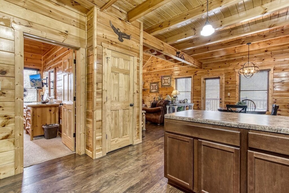 Relaxing Family Retreat | Hot Tub, 2br+loft - Sevierville, TN