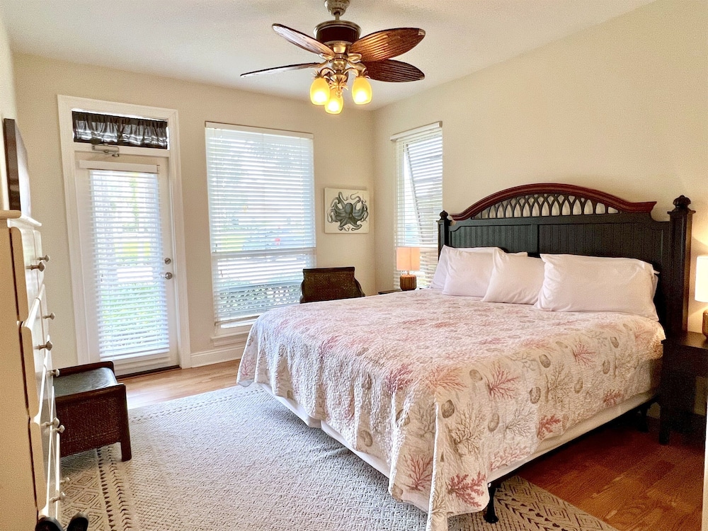 Deals On Waterfront Villa! Beach 200 Steps! Pool! Dining/bar/playground! - Destin, FL