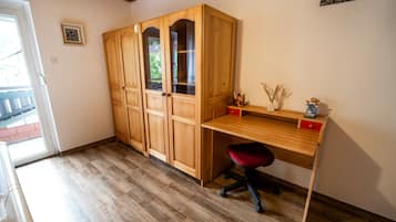 Apartamento (Two bedroom apartment) | Business Center no quarto