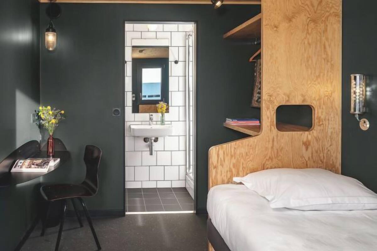 Roupas de cama premium, quartos à prova de som, Wi-Fi de cortesia