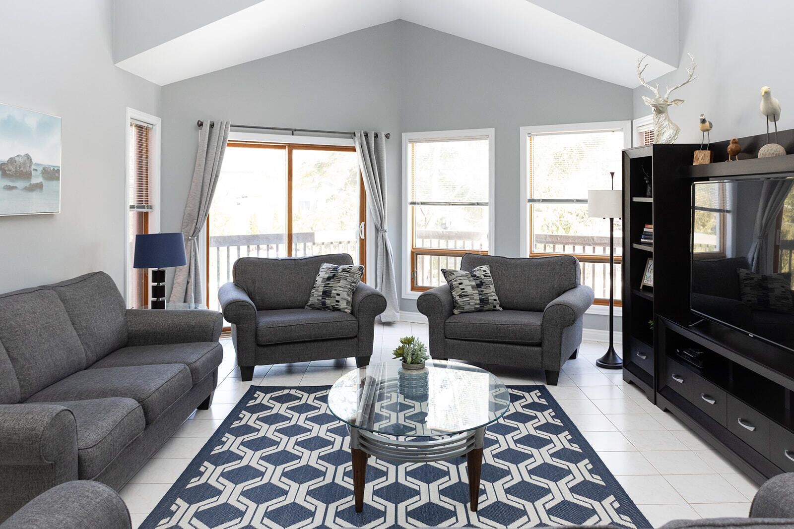 Villa Upper & Lower Special Rates Sleeps 15, Very Close To Beach Access, - Wasaga Beach