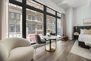 Estúdio tradicional, 1 cama King | Lençóis italianos Frette, roupas de cama premium