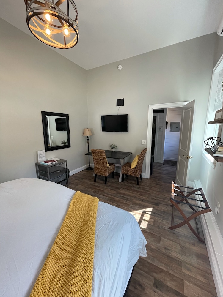 Studio Apartment In Country Setting Minutes To Lake Champlain - Colchester, VT