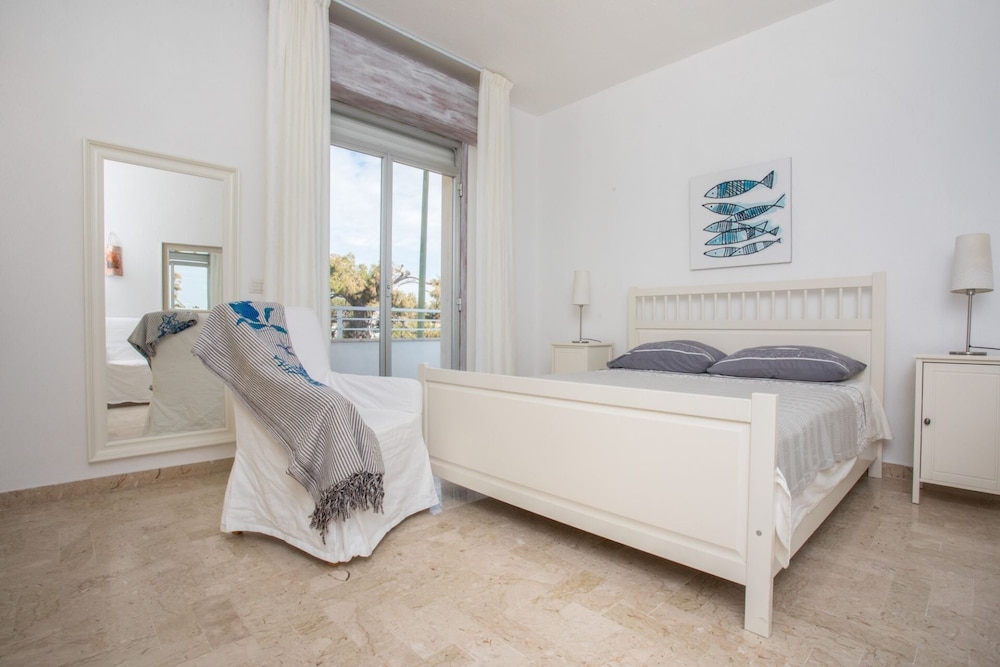 Regina Terrace | Central Area, Close To The Beach - Torre Lapillo