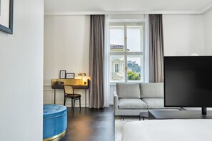 Suite | Roupa hipoalergénica, minibar grátis, cofre no quarto, secretária 