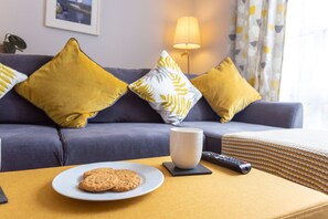 Apartamento, 1 cama de casal e sofá-cama, vista para o jardim, no piso térreo | Sala de estar