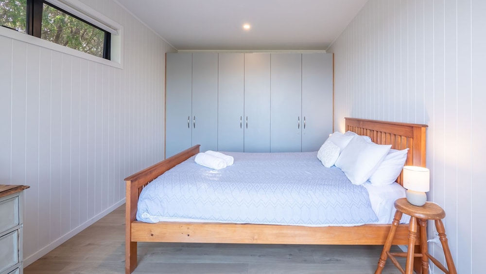 Beautiful Sunny Home Close To The Beach - Tākaka