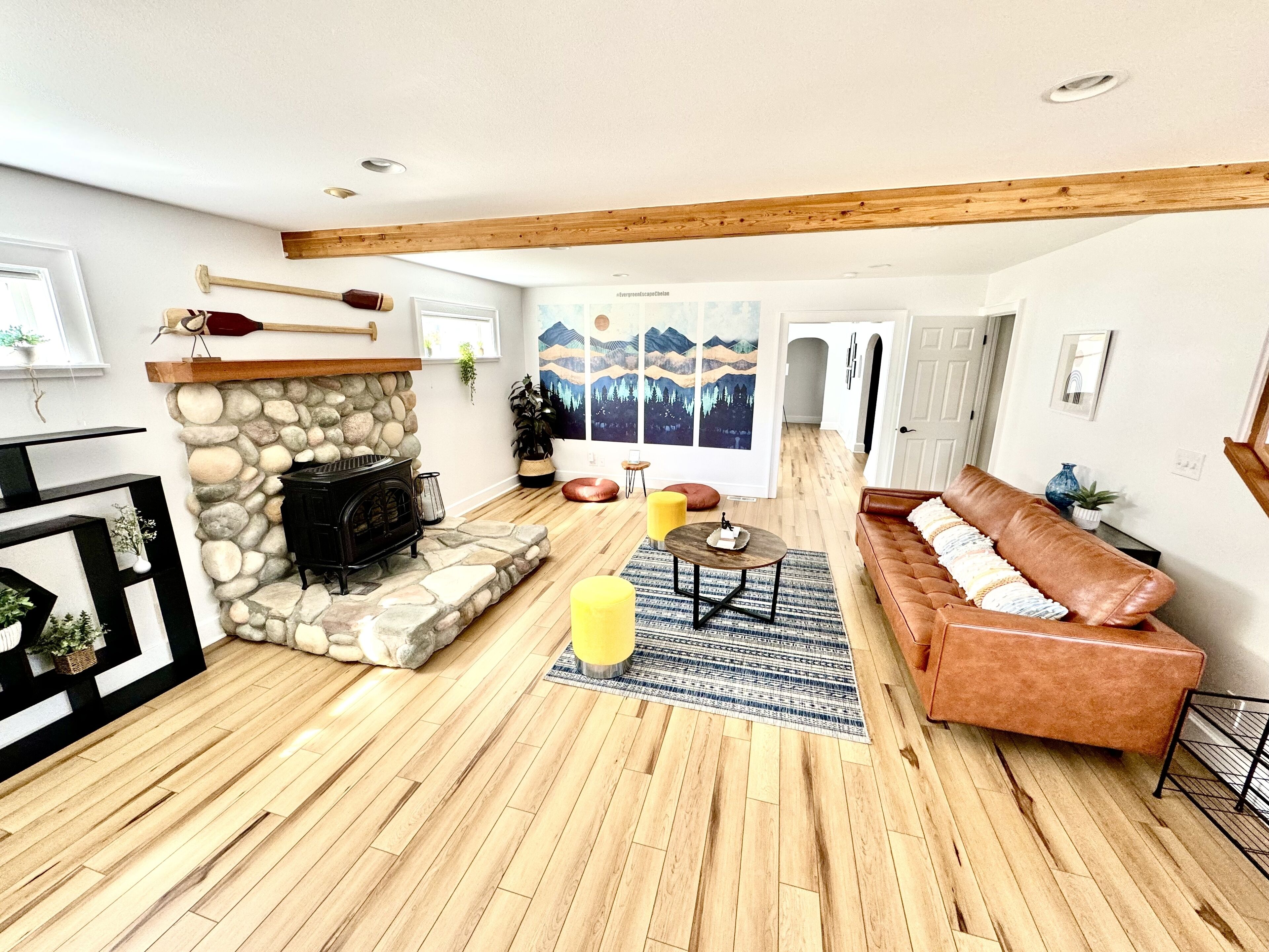 Spacious Lakeside Home: Walk To Beach, Wineries, And Downtown! Ample Parking! - Chelan, WA