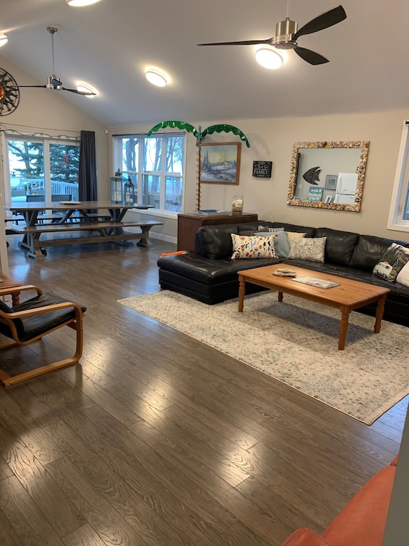 Lake Escape * 40 Steps To Beautiful Beach - Manitoba