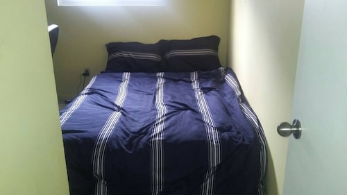 Big House For Share Near 401-east And Pickering Town Centre - Ajax