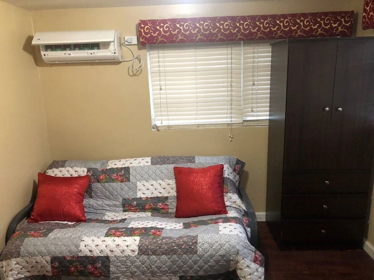 Lovely One Bedroom Unit In The Cable Beach Area - Nassau