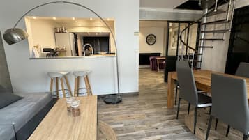 Apartamento família, suíte, vista para o jardim | Área da propriedade