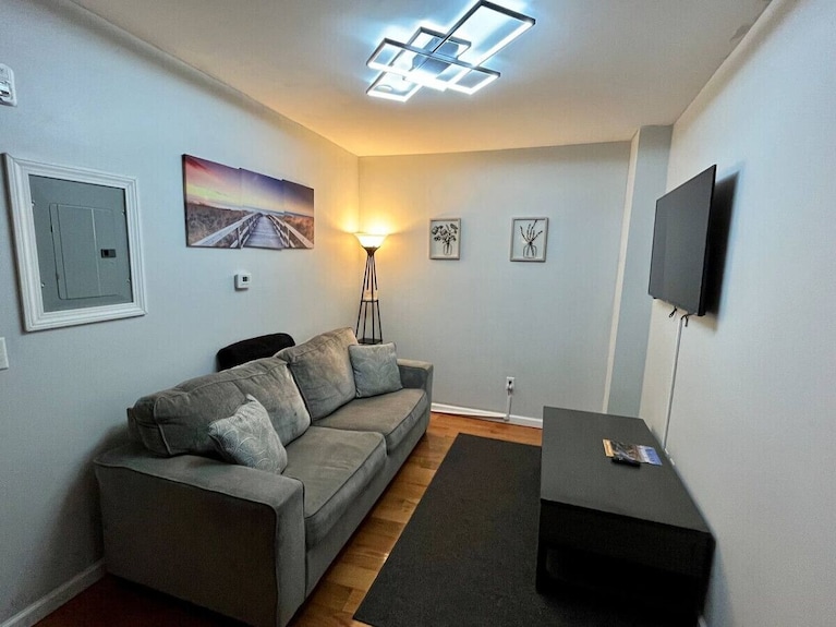 Downtown Albany 2 Bedroom + Workstation @ The Mark - 올버니