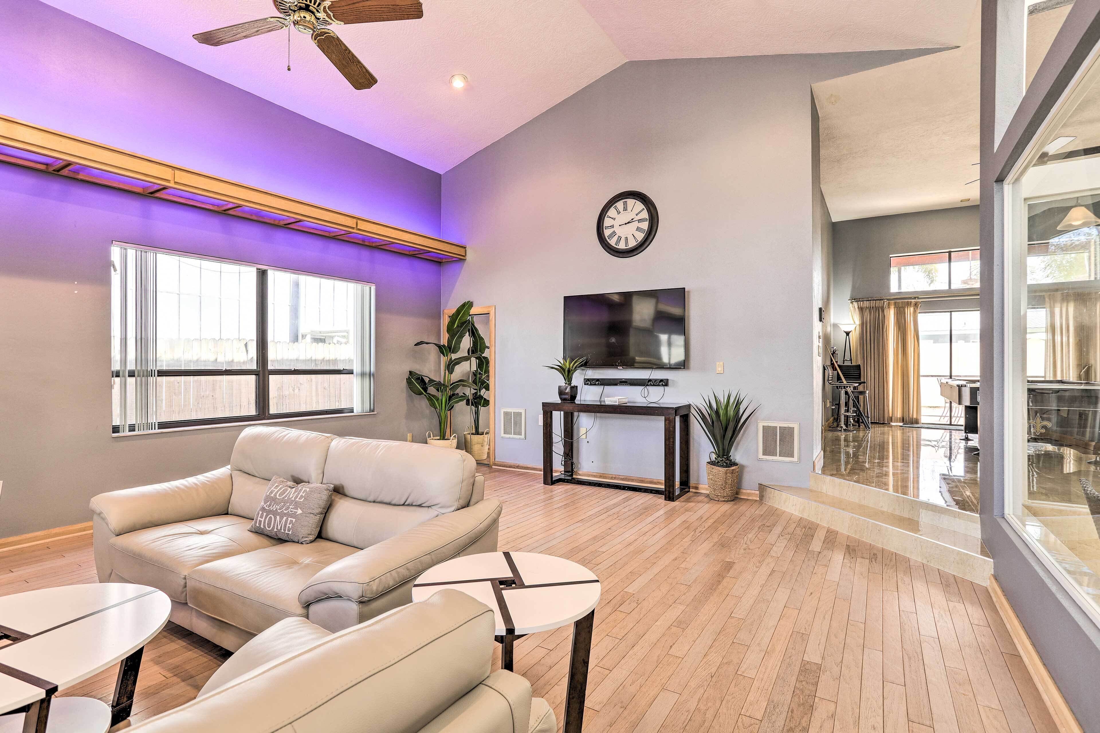 Huge Home W/ Pool Table Near St Pete Beach! - Madeira Beach, FL