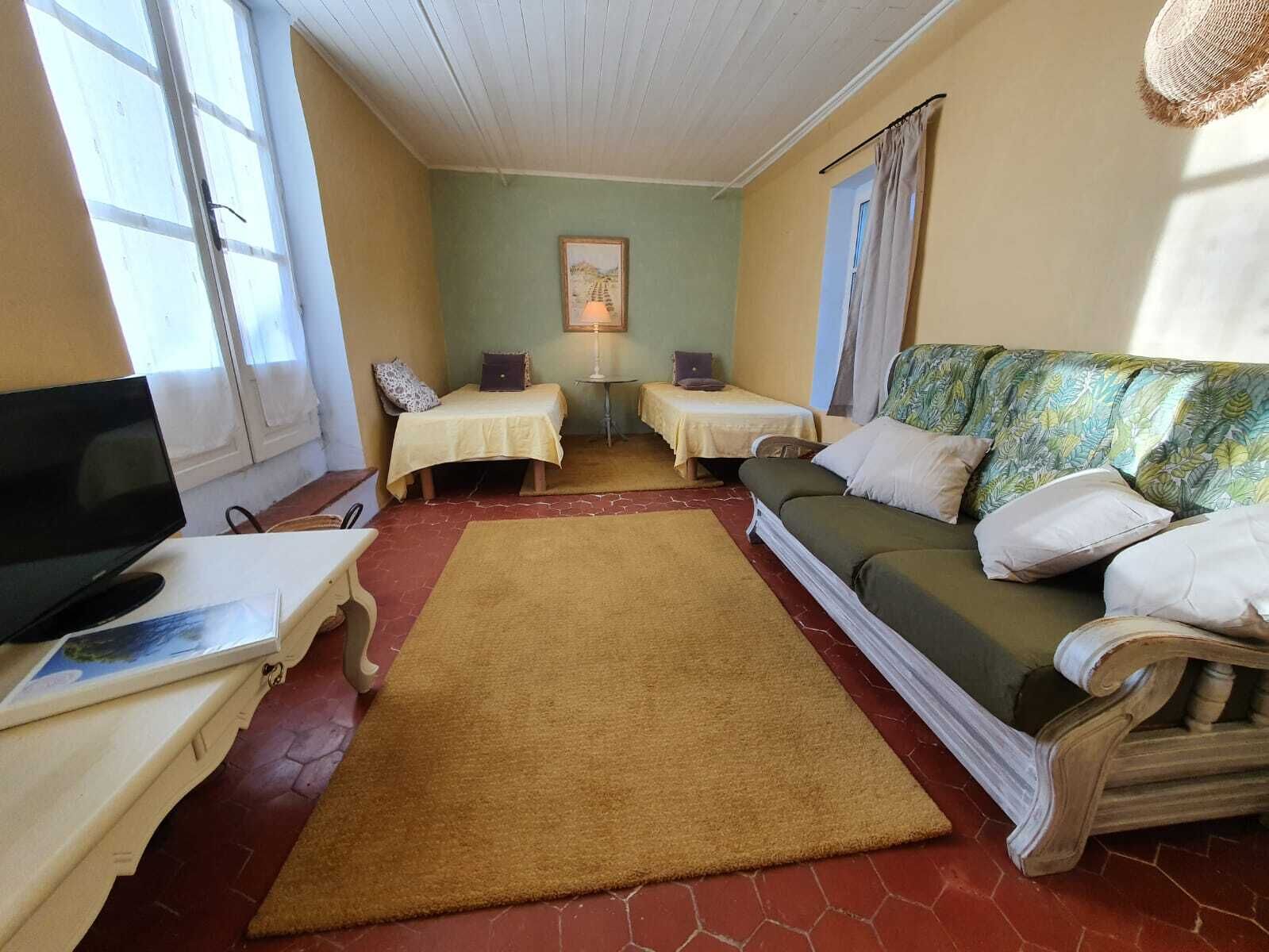 Gite Gordes,  à Roussillon Dans Mas Restauré - Roussillon