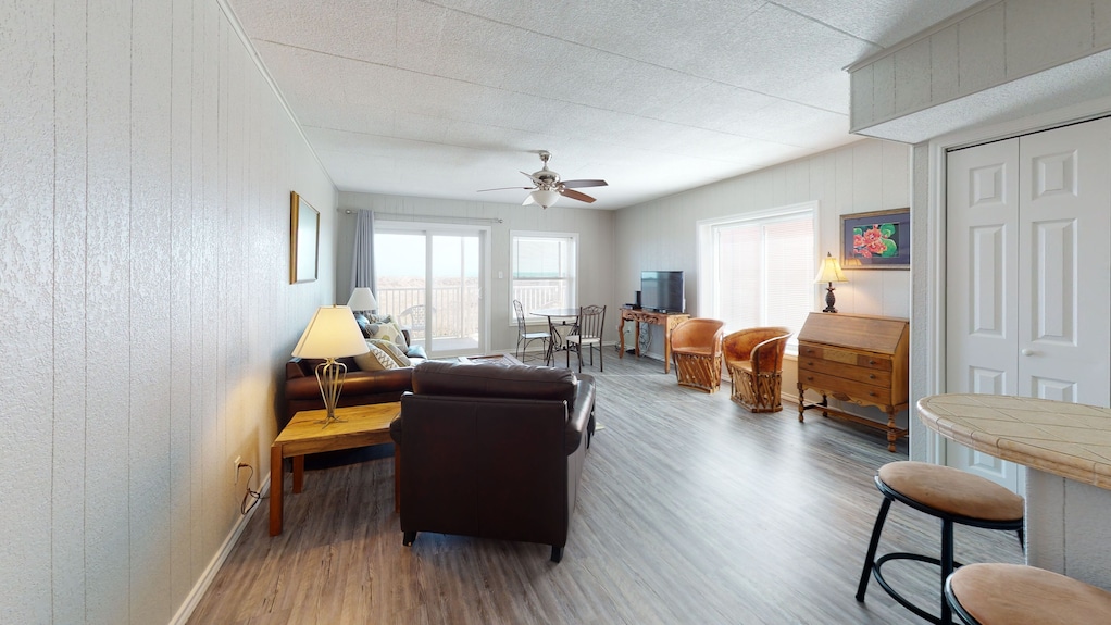 Walk To Sandfest, Shared Pool, Boardwalk To The Beach, Gulf Views - Port Aransas, TX