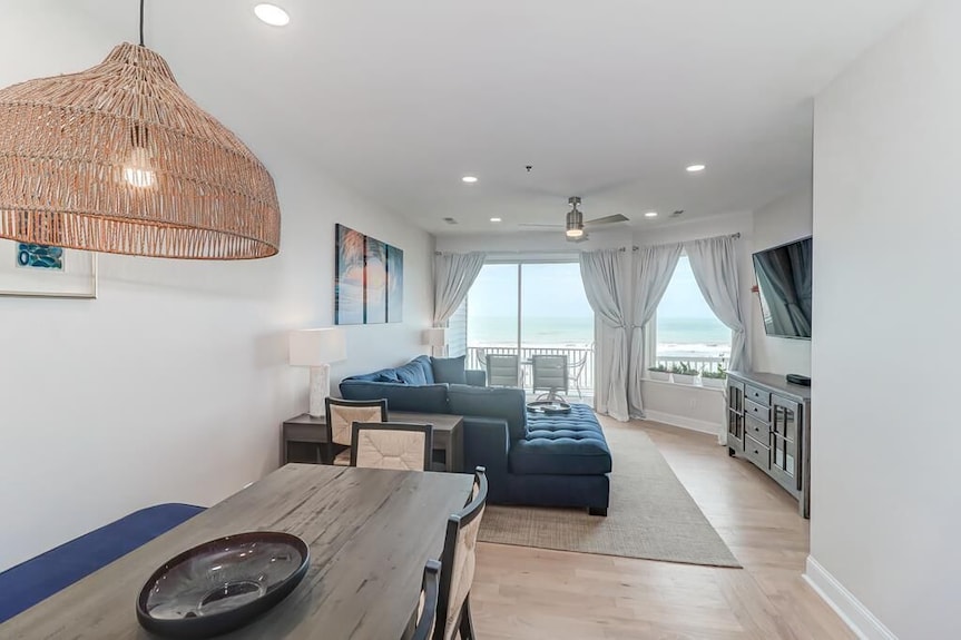 Panoramic Ocean Views - Top Floor - Elevator - 폴리 비치