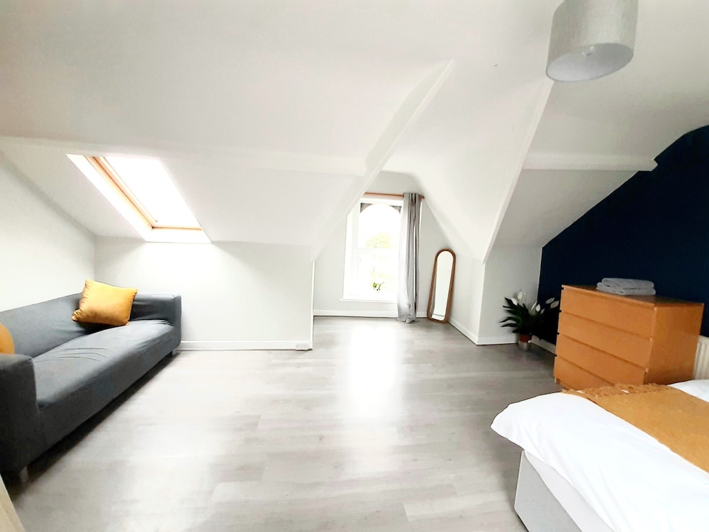 Swansea Beach Townhouse - Mins From Beach, Mumbles And Centre! - Swansea, UK