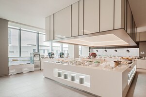 Café da manhã com buffet todos os dias mediante uma taxa