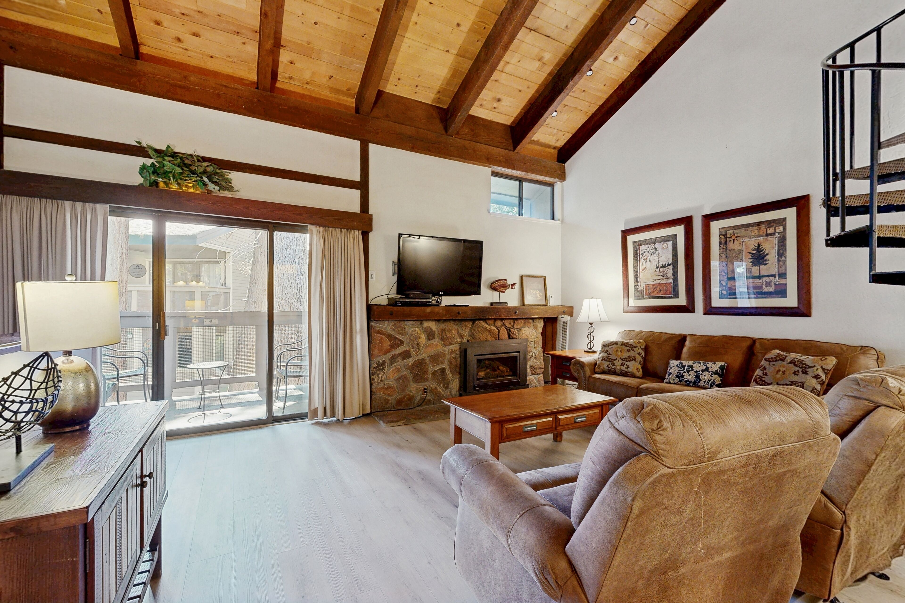 Three-story Condo + Loft W/free Wifi, Gas Fireplace, Shared Pool, Hot Tub, & W/d - South Lake Tahoe, CA